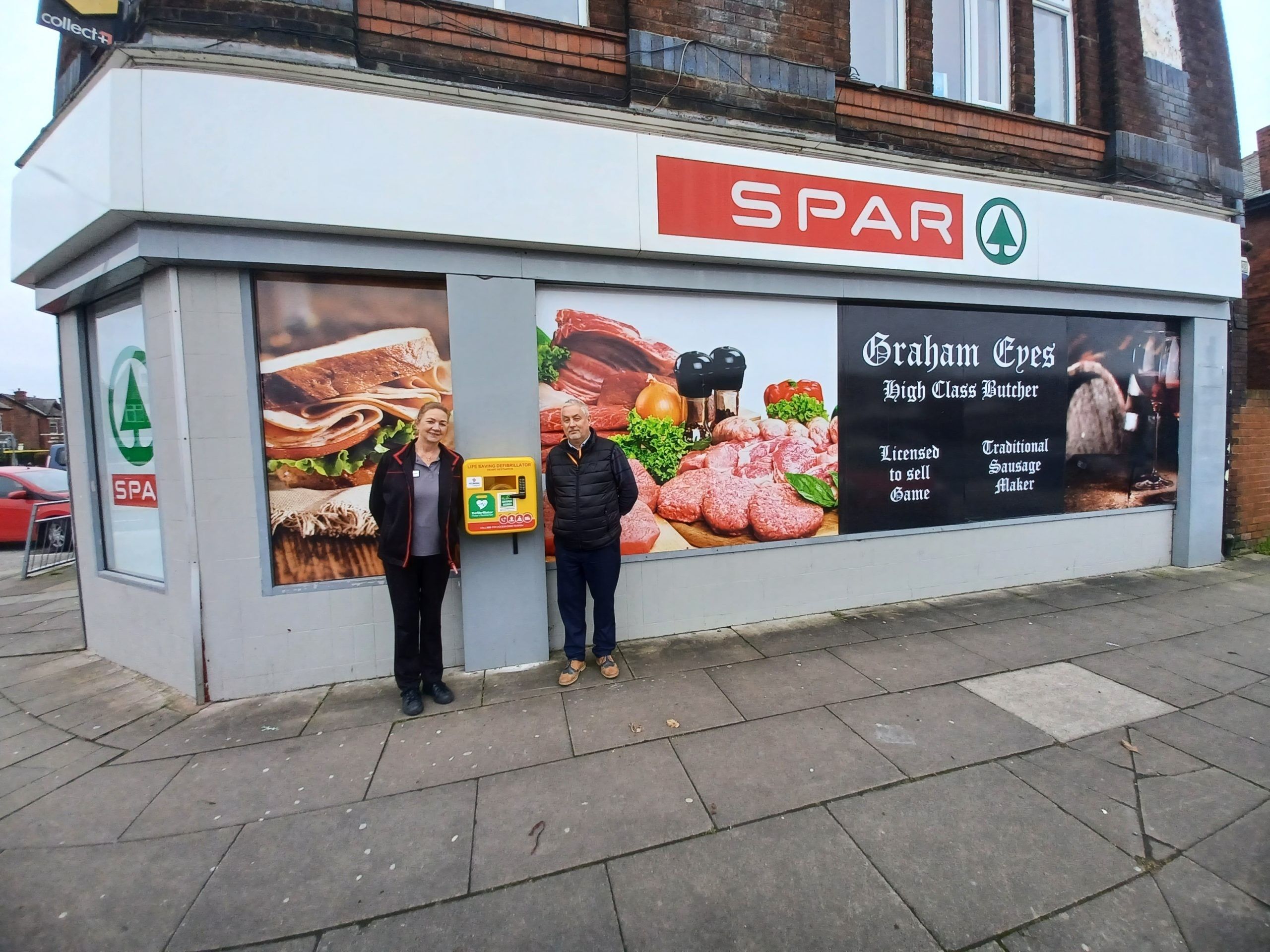 Southport Saviours teams up with SPAR to improve defibrillator access ...